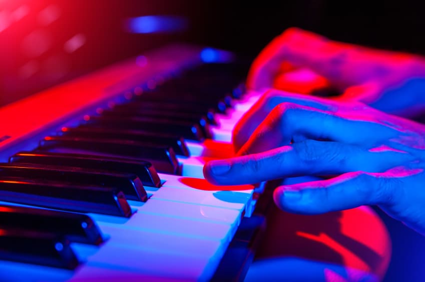 What Makes Dueling Pianos The Ultimate Spectacle Of Musical Showdowns ...